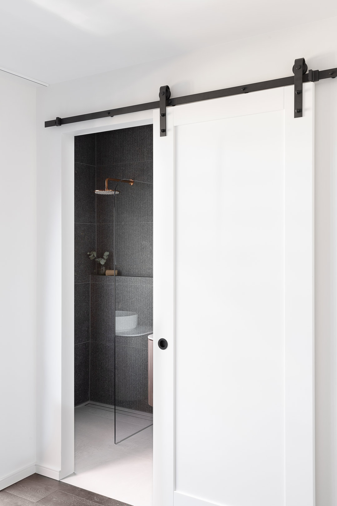 Industrial Interior Design That Encapsulates Inner-City Decadence ...