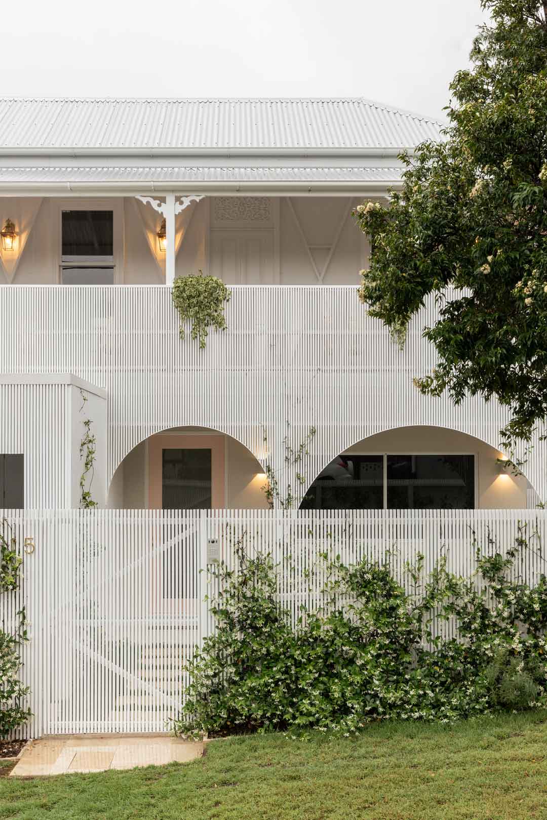 Heritage Queenslander-Style House Transformed With a Contemporary Edge ...