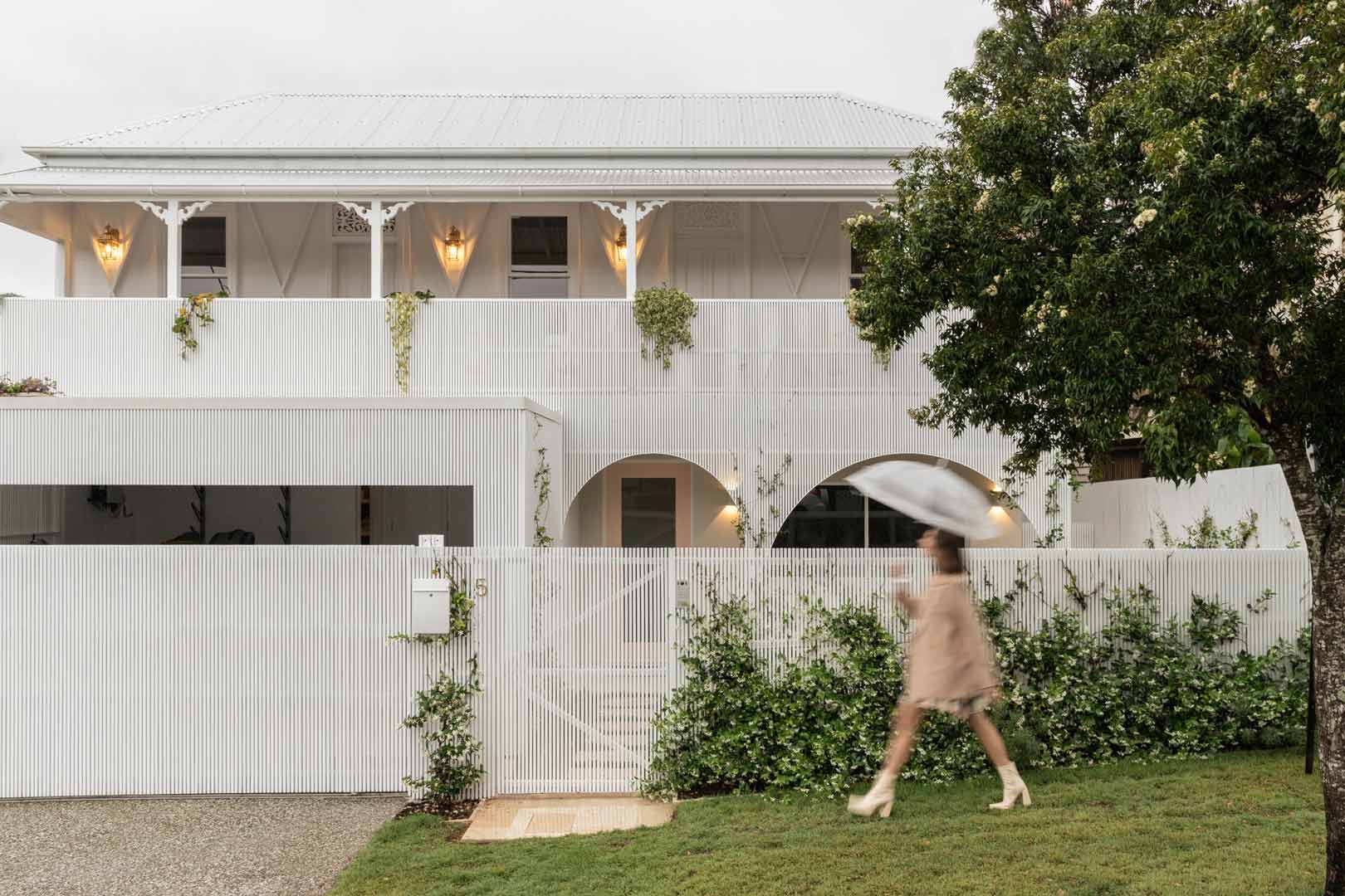 Heritage Queenslander-Style House Transformed With a Contemporary Edge ...