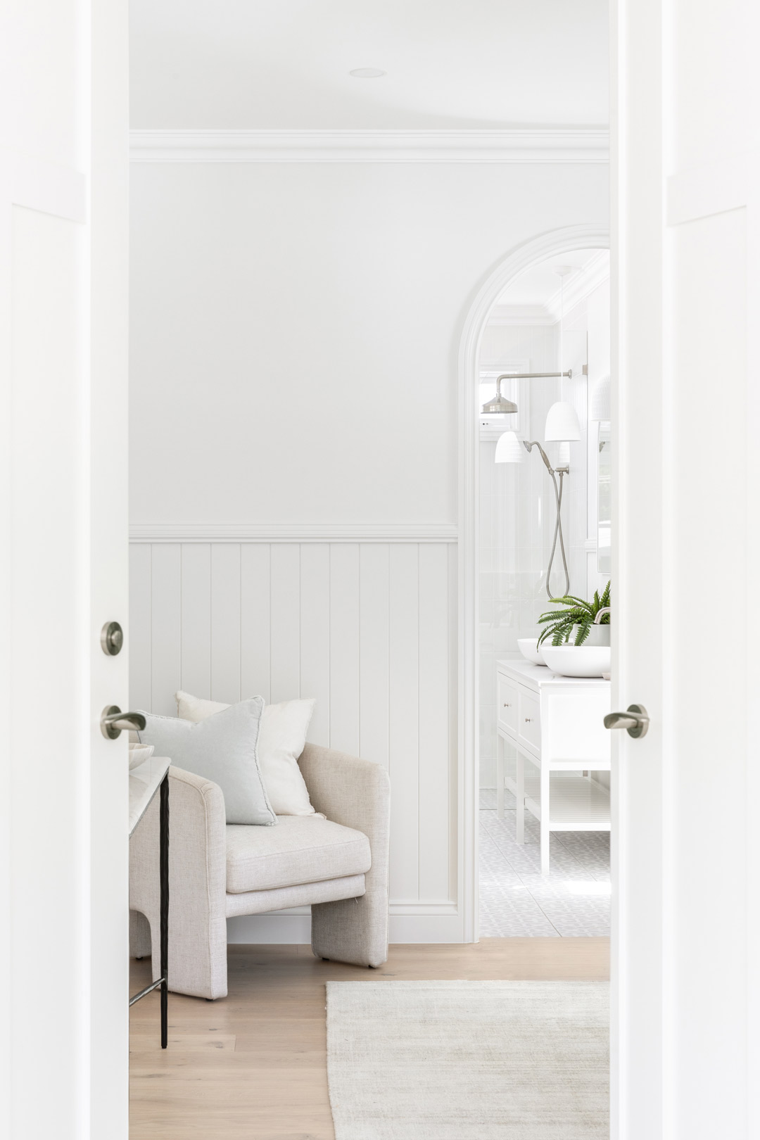 The Breeze House: A Modern Queenslander With Classic Interiors | ABI ...