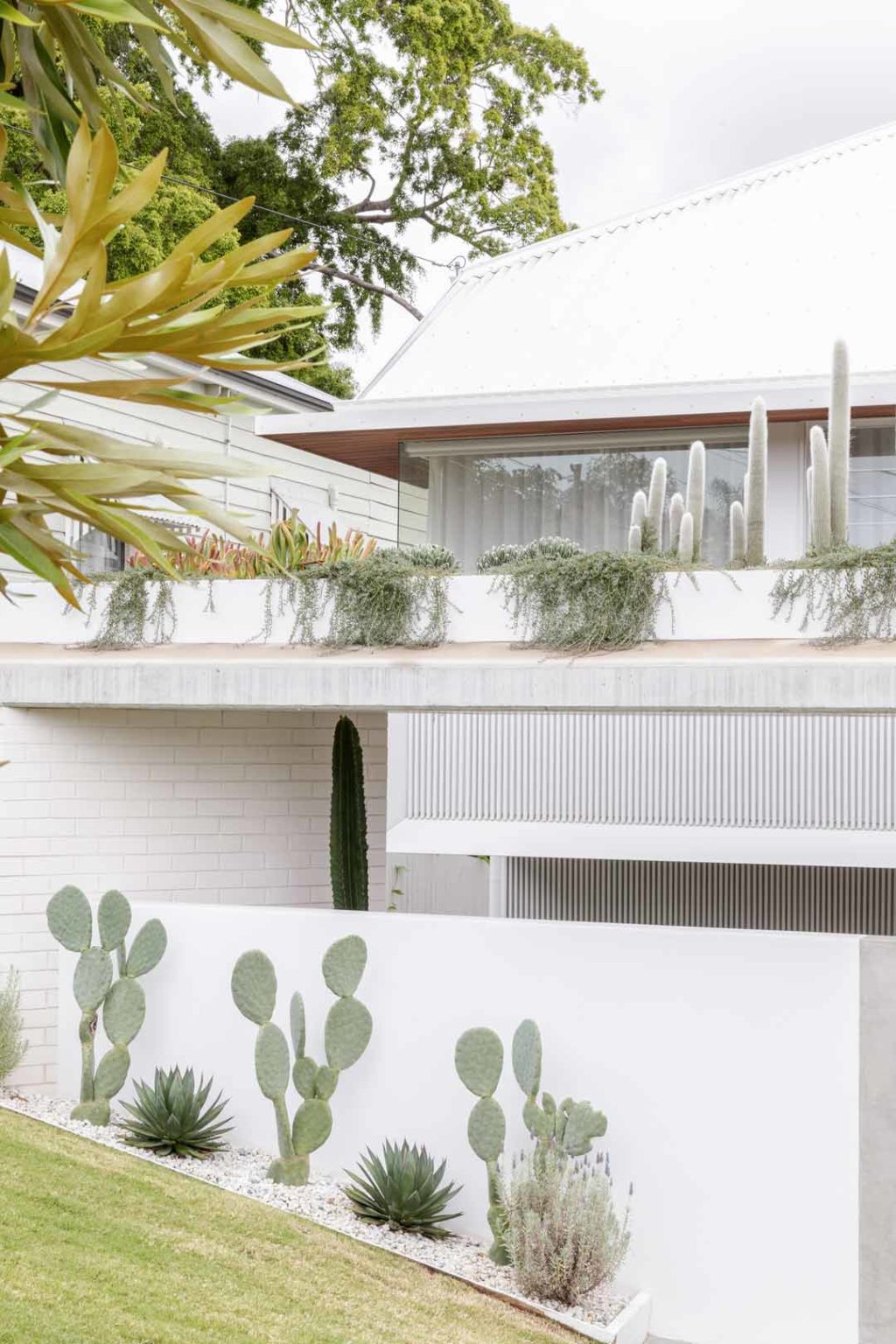 House Tour | Vogue Haus: Minimal Design Meets Luxury in This Modern ...